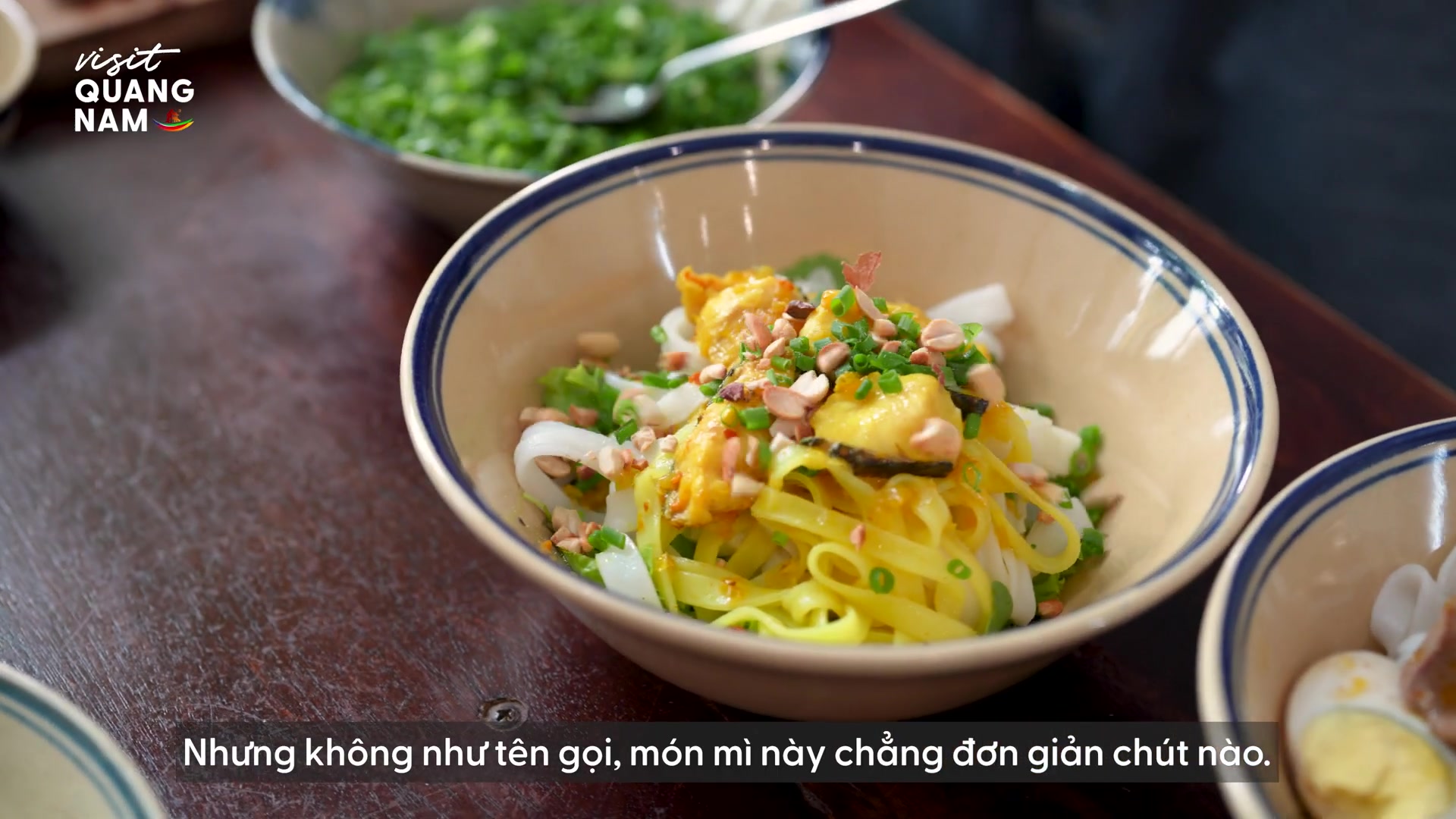 Ẩm thực đường phố Hội An - Mì Quảng - COS.TV