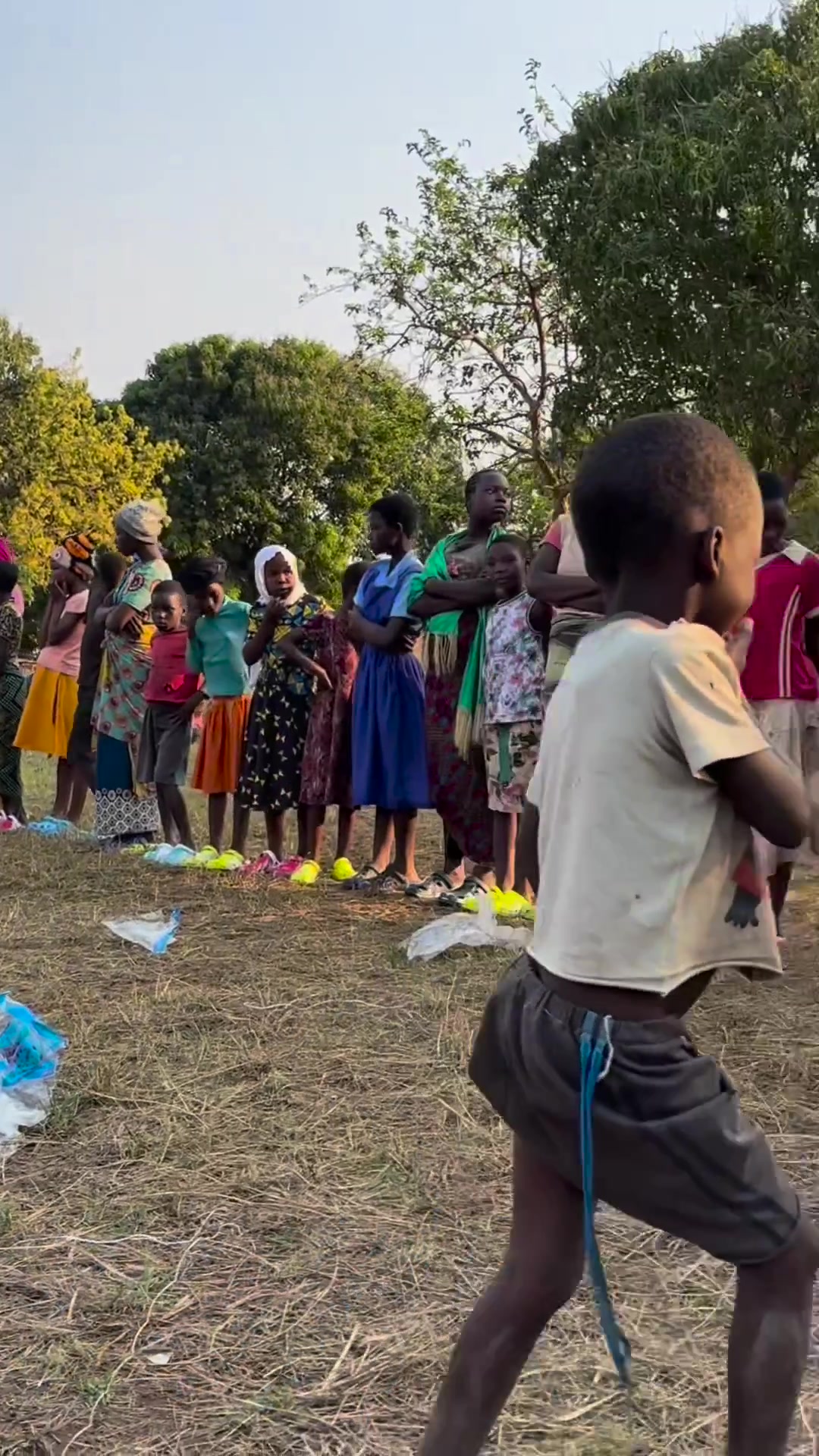 Slippers Donation for poor children👟👞😘🎞️📽️👍💚 - COS.TV