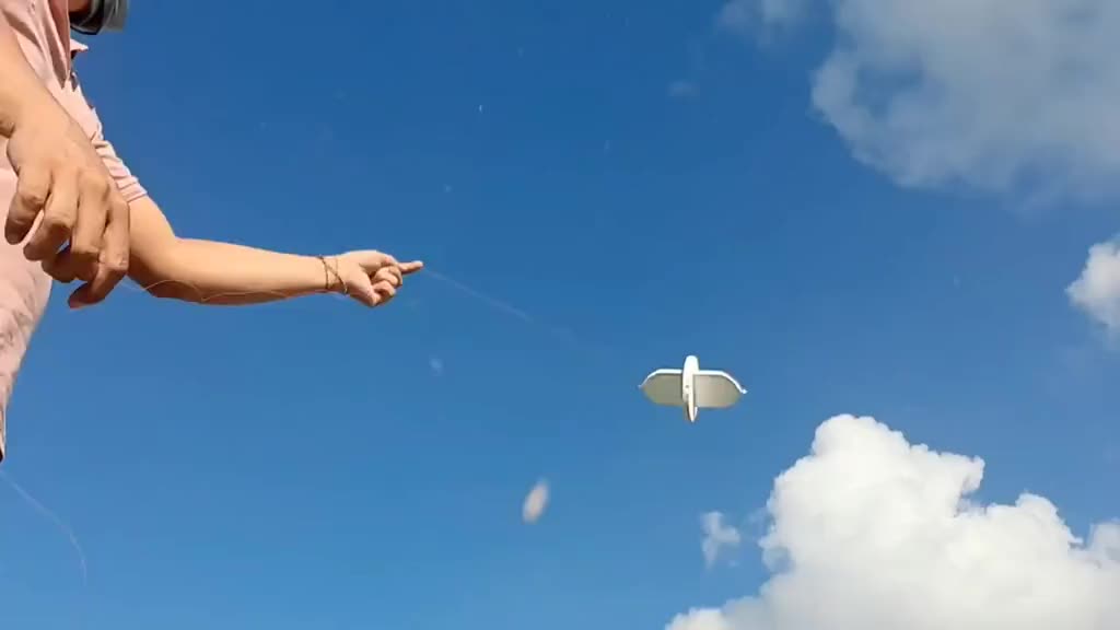 Tutorial on how to make a kite from cork - COS.TV