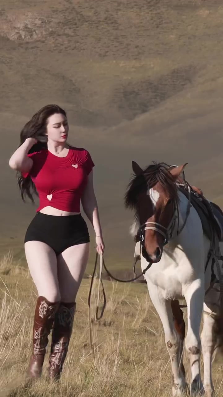 Miya horse rider 🐎🐎 - COS.TV