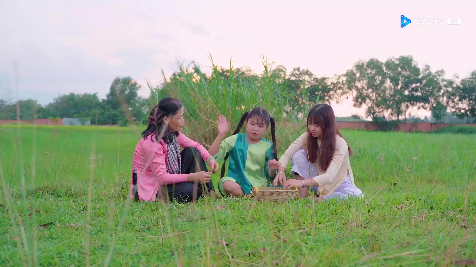 61.TÍA MÁ EM - HẠNH TRANG - COS.TV