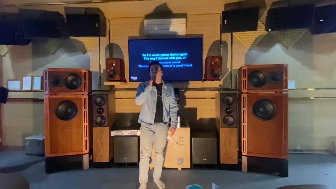 Anh em đến thăm Showroom MC ONE ngẫu hứng cùng bộ loa khủng: Careless ...