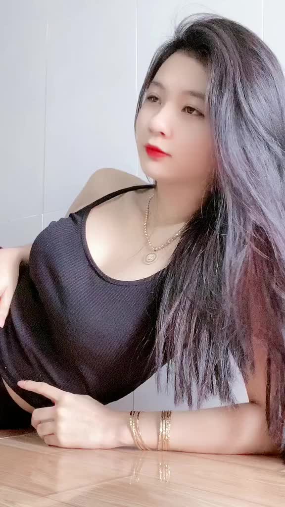 Đầu lòng 2 ả tố nga - COS.TV