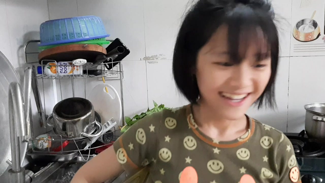 Chị Silent Sea Gia Linh cùng nhau vào bếp nấu cơm và chế biến món vịt kho sấu - COS.TV