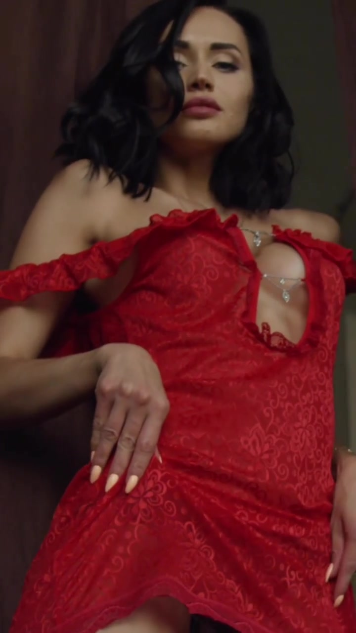 The fifth element is Lilu - COS.TV