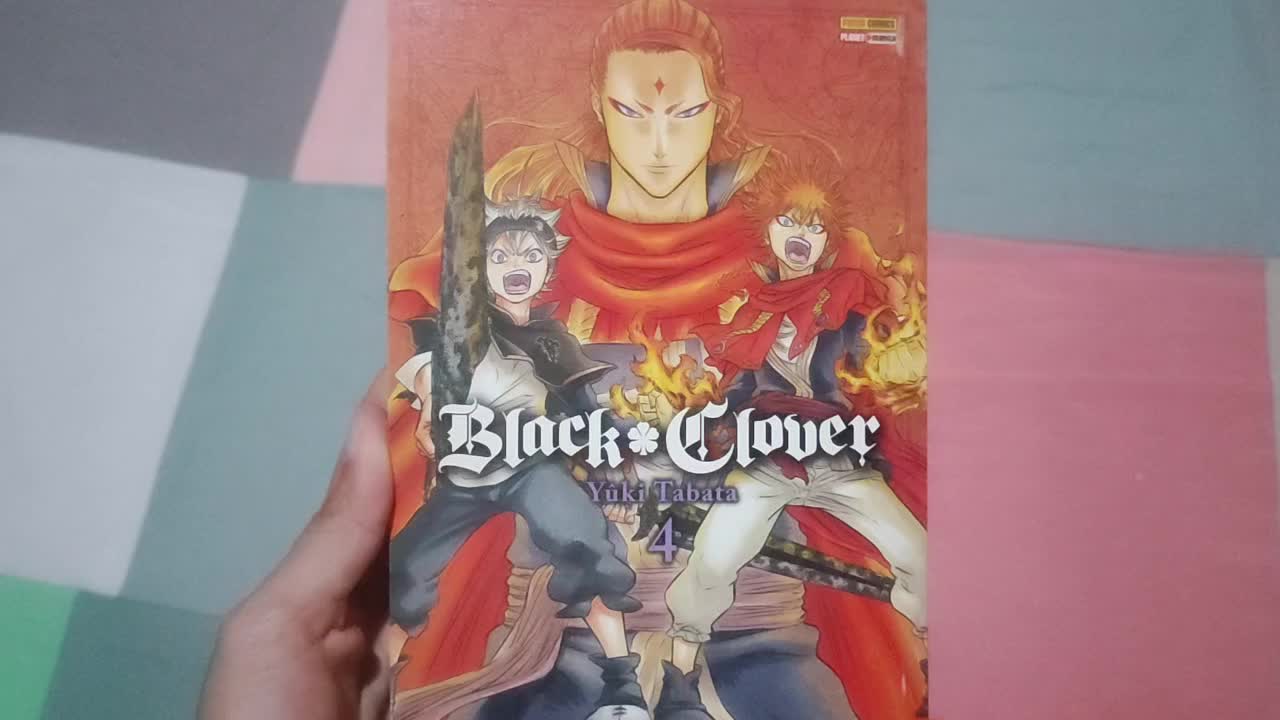 Folheando o Mangá Black Clover Volume 4 - COS.TV